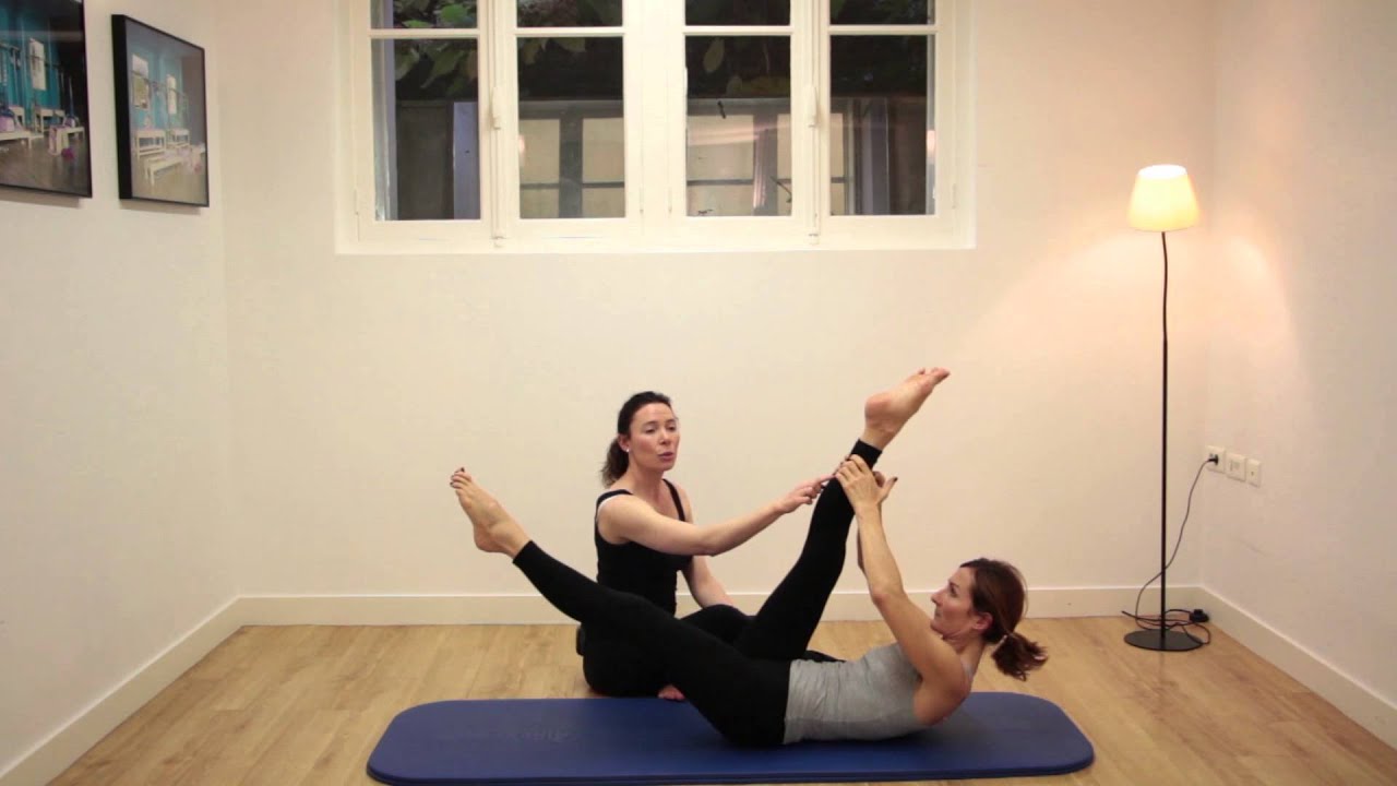 Single Straight Leg Stretch/Scissors (ENG) - YouTube