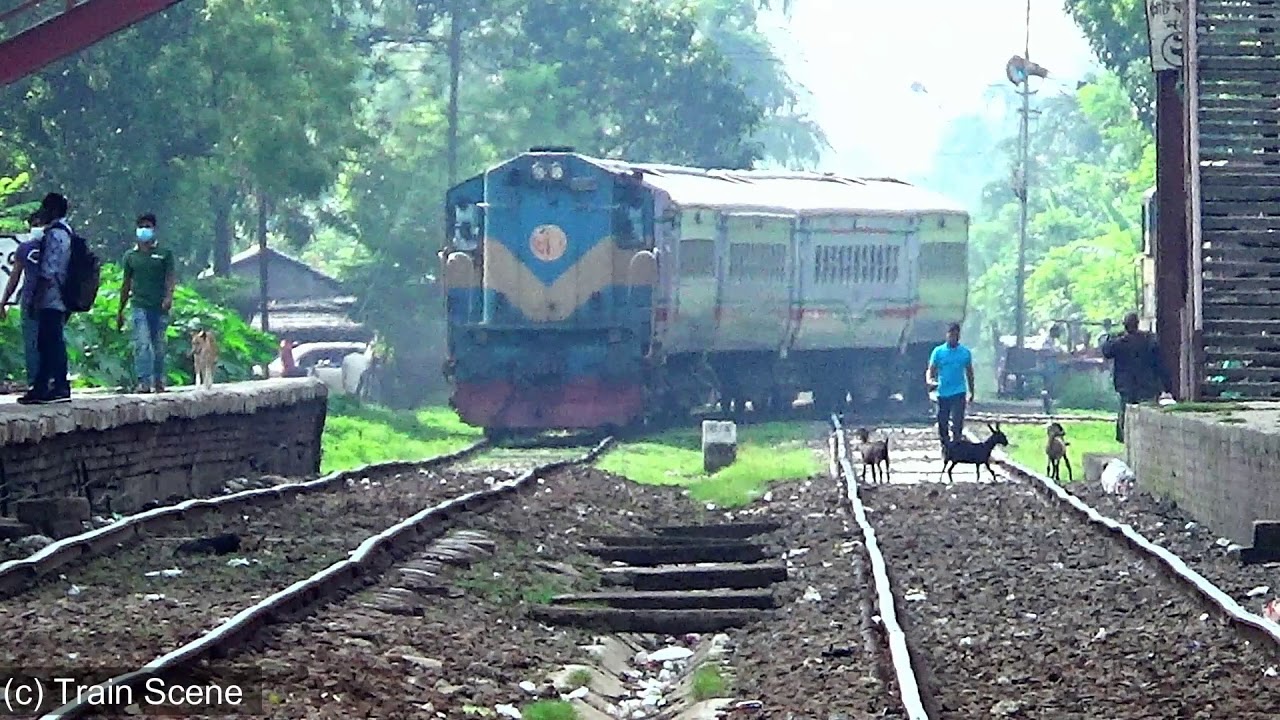 zigzag railway Rupsha express (Khulna - Chilahati) Train is coming the ...