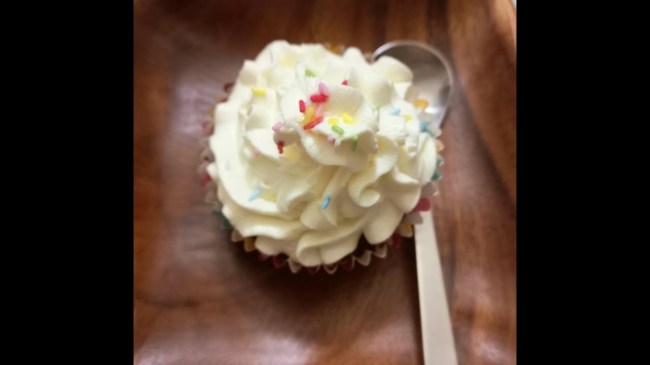 Red Velvet Muffin made with Muffin Mix 레드벨벳머핀 믹스 - YouTube
