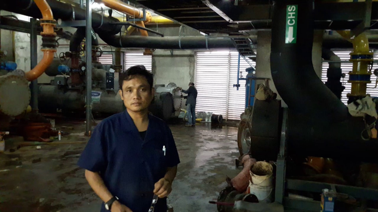 Carrier Chiller 500 Ton Moving - YouTube