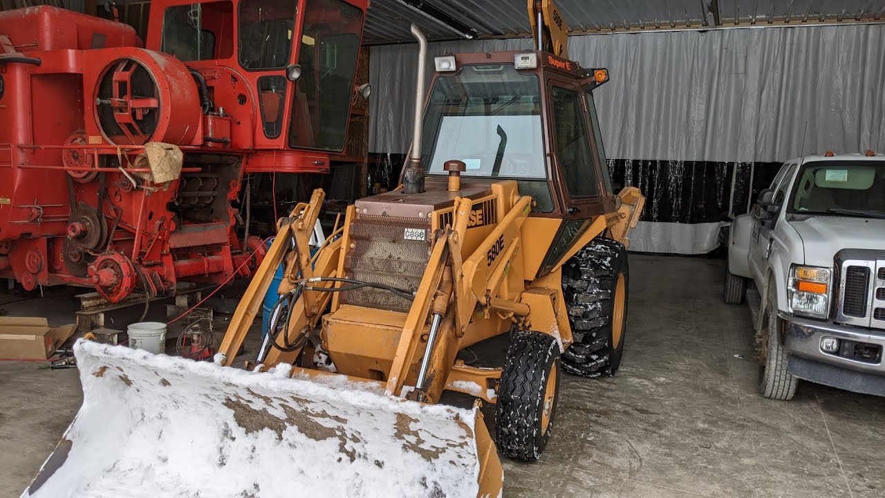 Case 580E backhoe pushing snow in the January 2025 snowstorm. - YouTube