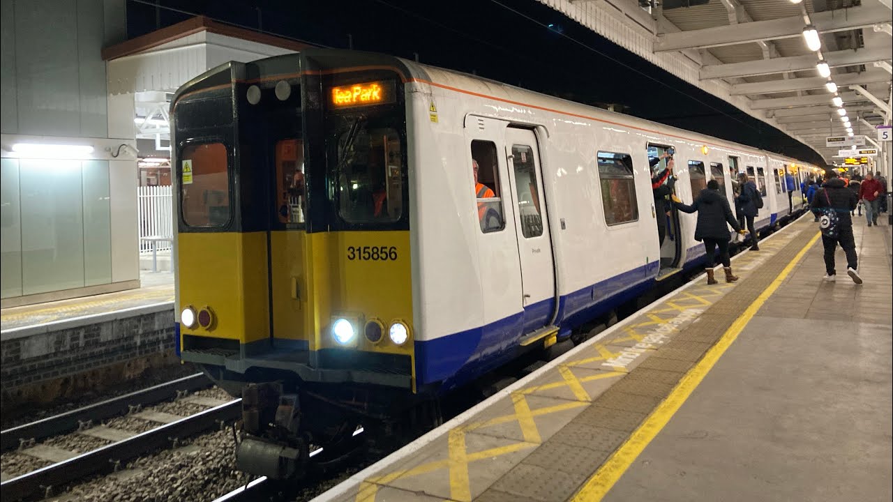The last Class 315 leaves Romford - YouTube