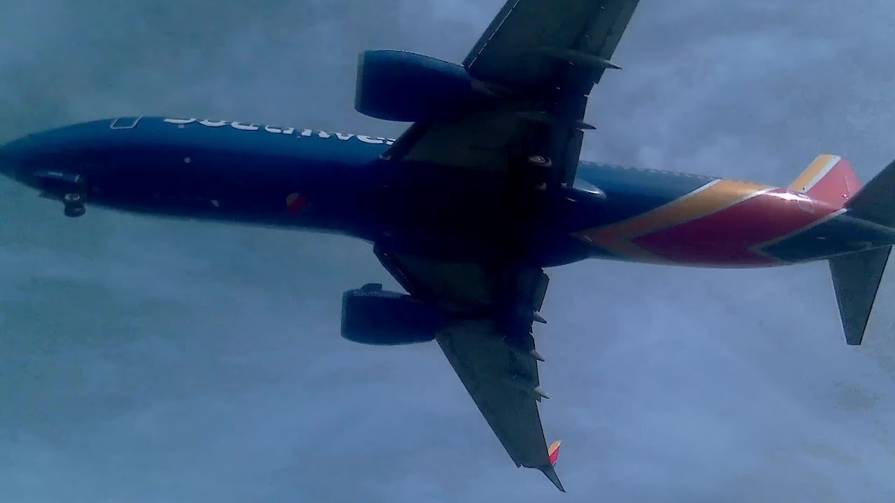Airplane 31, The Coolest Spot,Southwest Jet Overhead, Midway Airport IL ...
