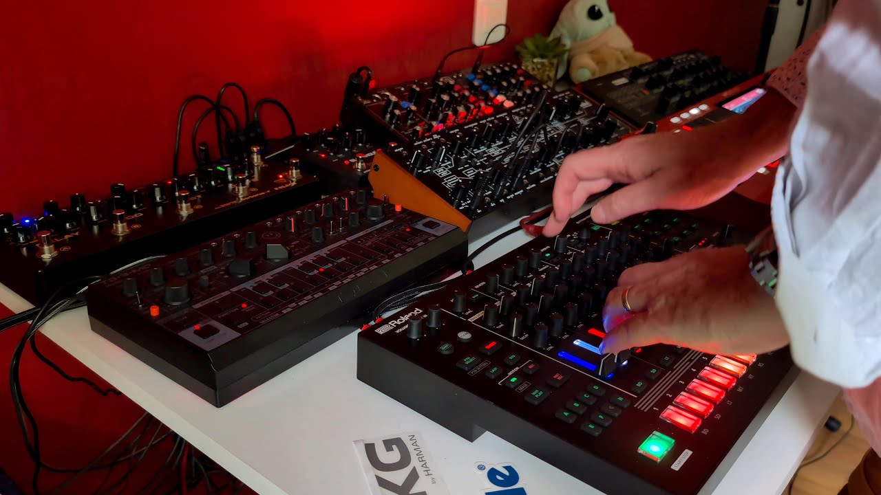 Cool Techno jam (TR8S, TD-3-MO, Nux Cerberus) - YouTube