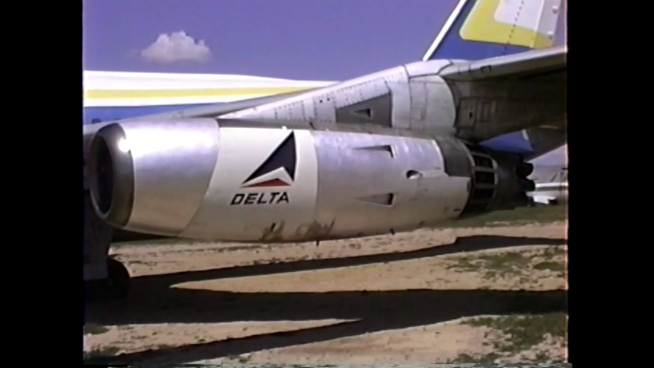 Close Up Views of a Convair CV-880 (22-1) at Mojave - YouTube