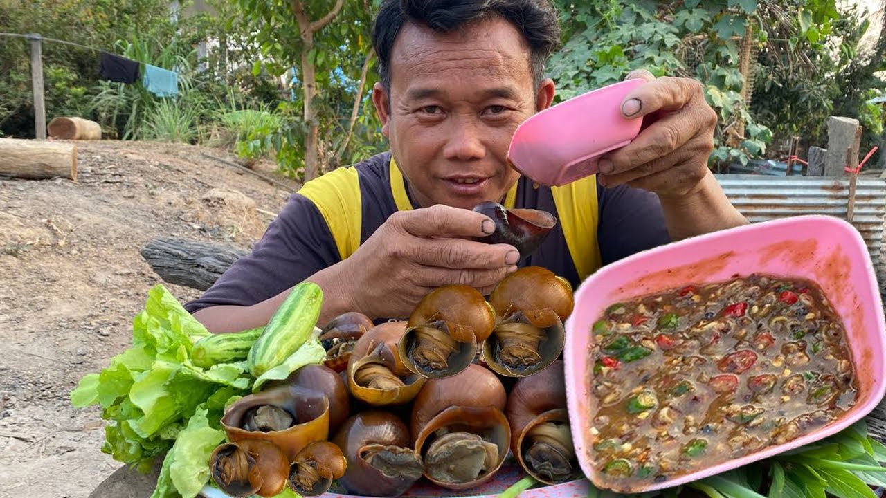 Eating Big Snails Mukbang | Large snails in a delicious, spicy and ...