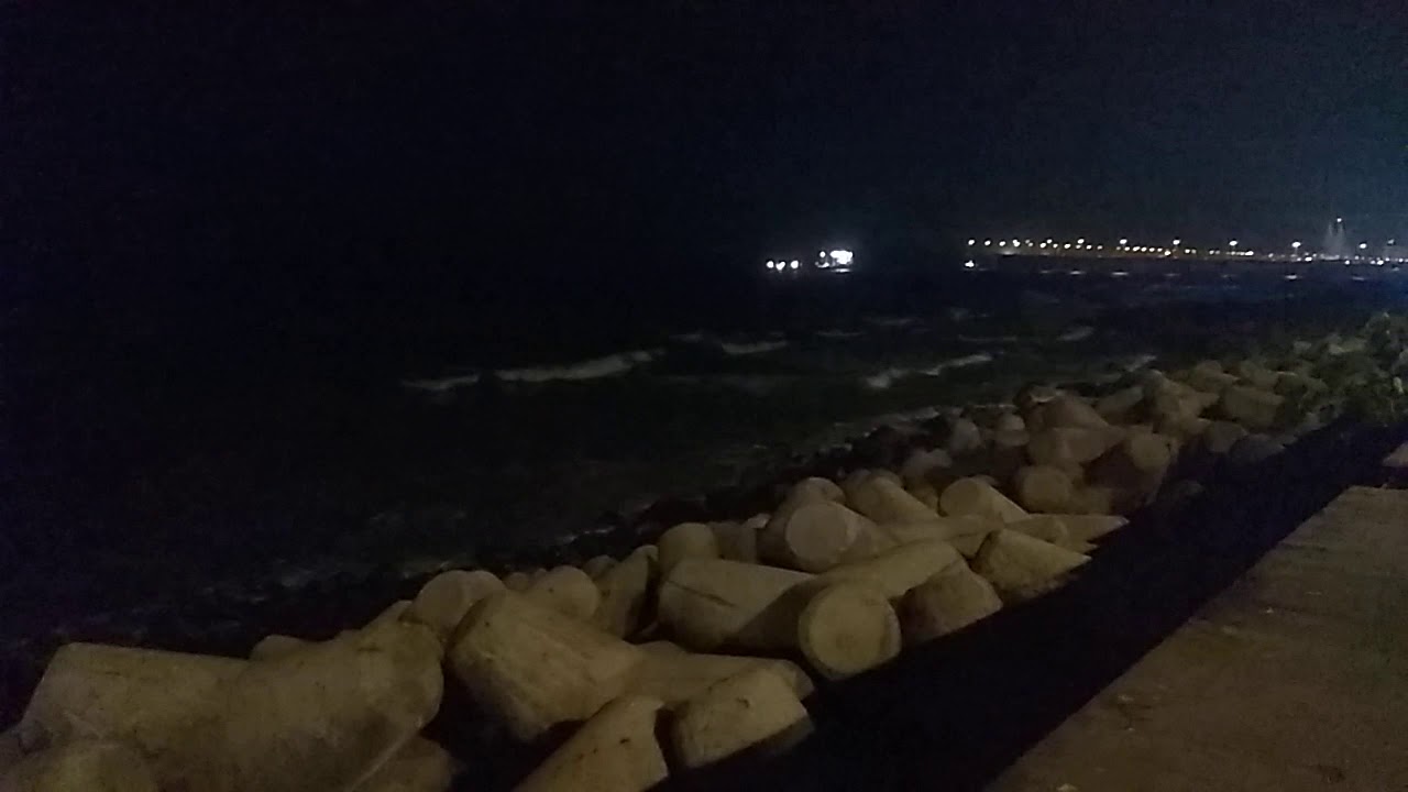 Mumbai Worli Sea Face in Night beautiful waves in Night - YouTube