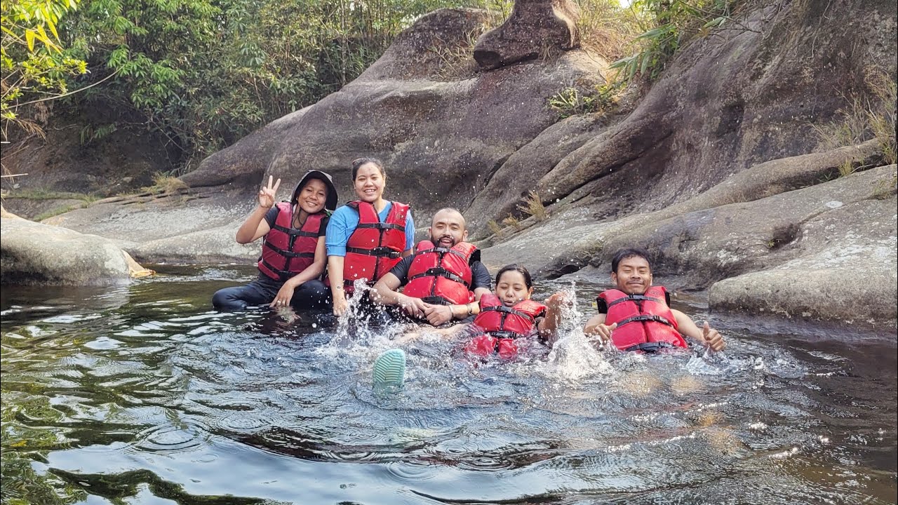 Water Trek in Mawlynbna | Umkhakoi | Mawsynram | Meghalaya - YouTube