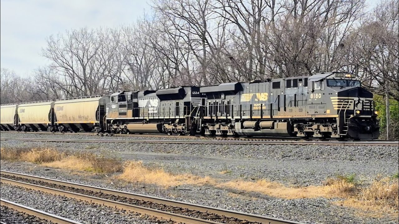 Norfolk Southern bulk hoppers march through Berea Ohio - YouTube