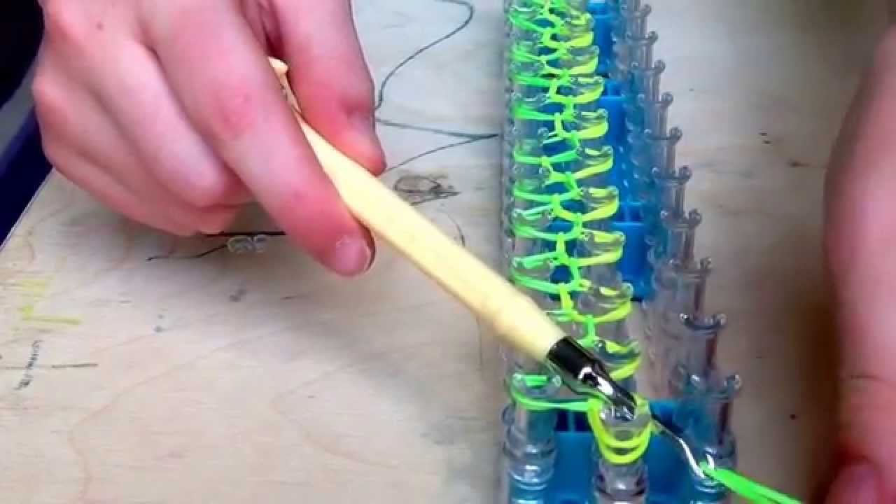 Rainbow loom single chain braclet - YouTube