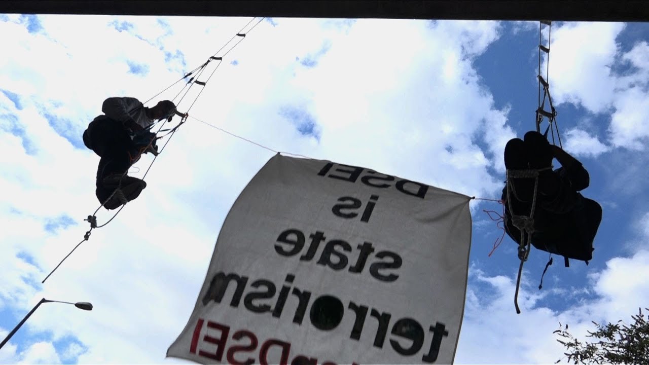 Protestors Disrupt DSEi Arms Fair Deliveries By Hanging From Bridge ...