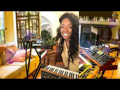 We Are KING: MOOG Synthesizer LIVE