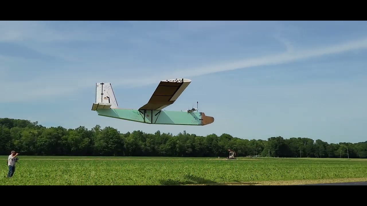 Peter Sripol's Monster 32 foot wingspan Build at FliteFest 2022! - YouTube