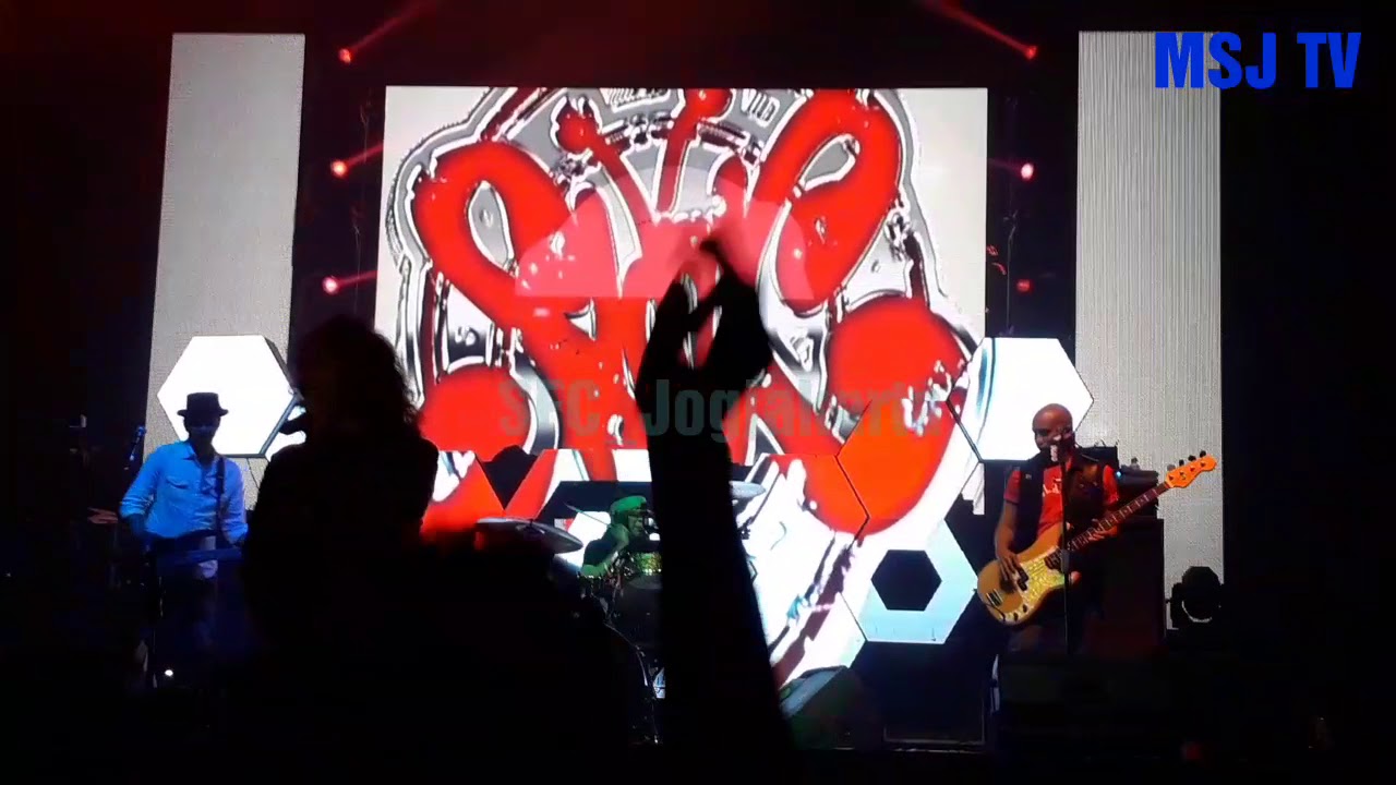 Punk Java - Lagi Gampang _ SLANK (LIVE ANIV 12 BOSHE VVIP CLUB JOGJA 2018) - YouTube