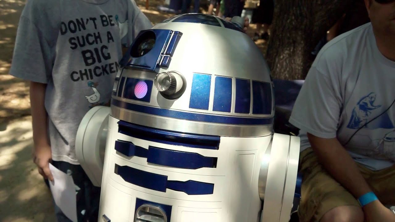 Jamie McShan and R2-D2 at the Austin, Texas Mini Maker Faire - YouTube