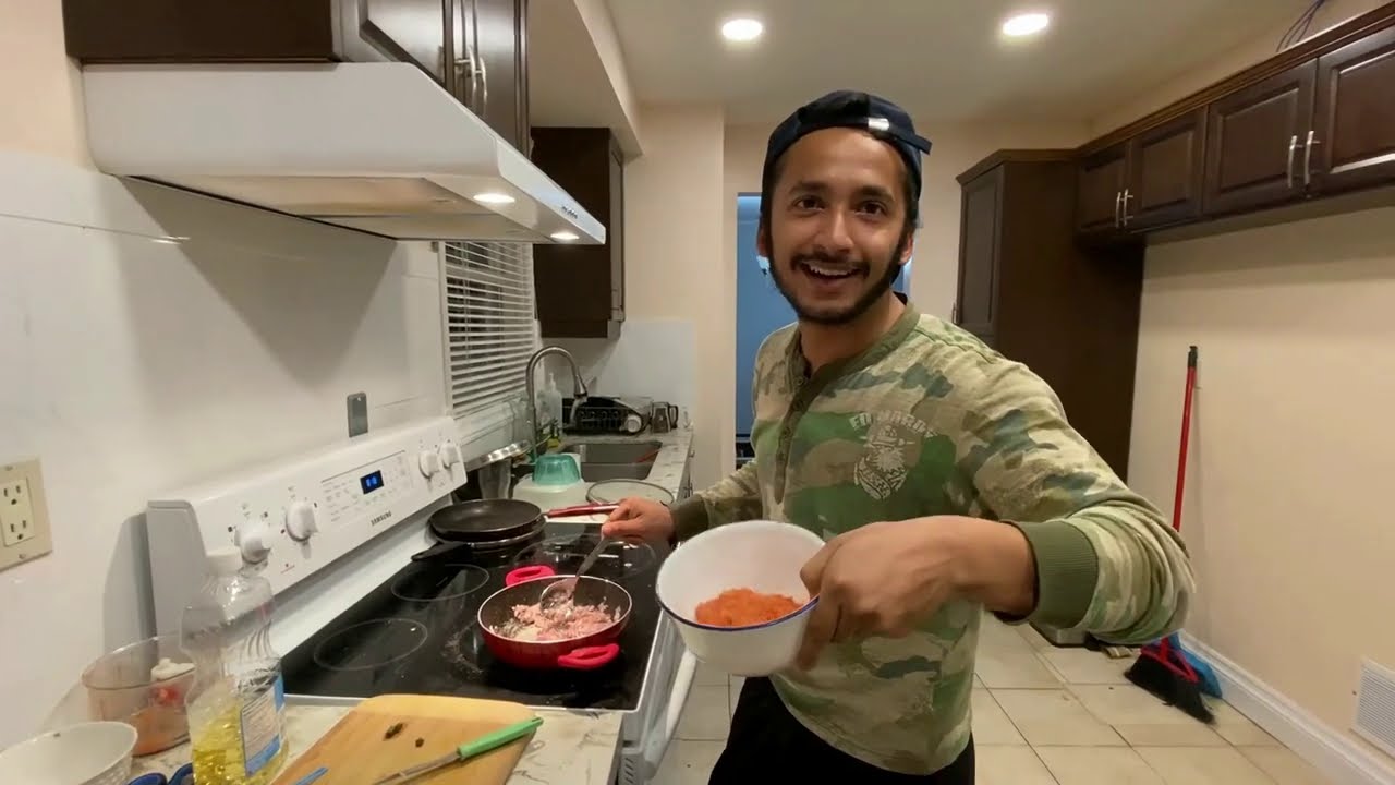 INTERNATIONAL STUDENT COOKING FOOD ? - YouTube