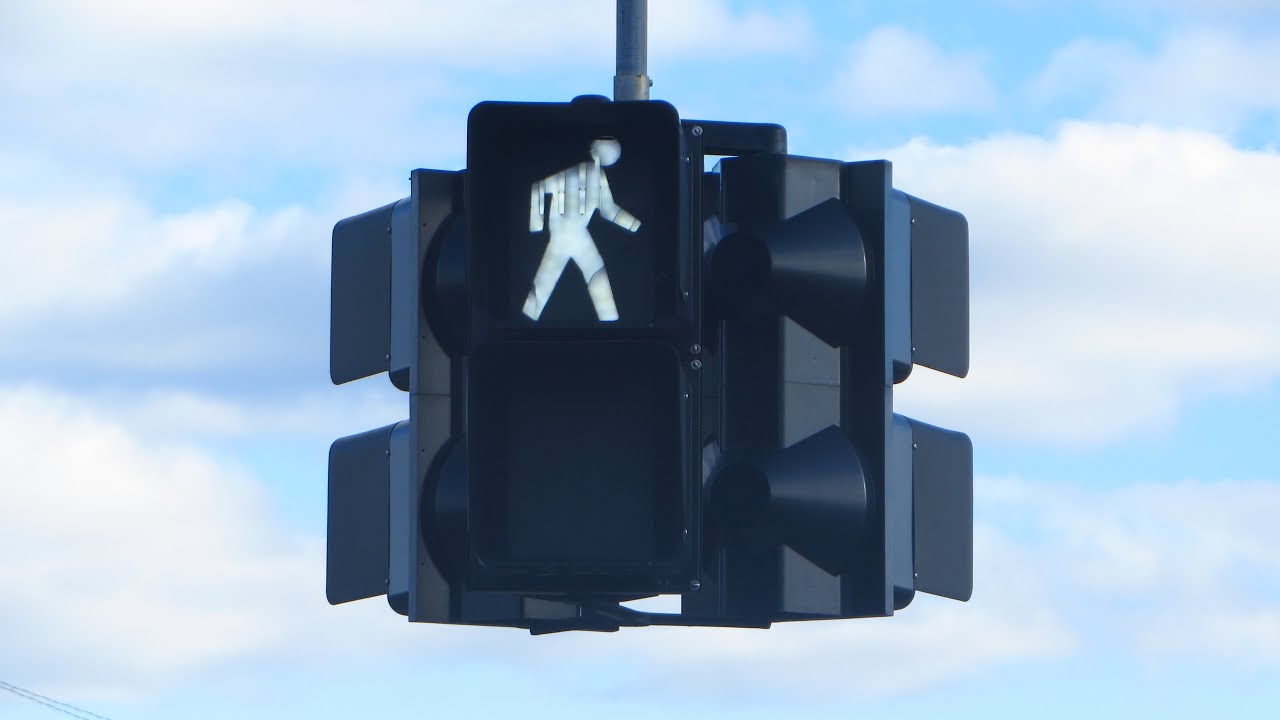 Eagle Durasig 3-way pedestrian signal clusters! - Kettering, Ohio - YouTube