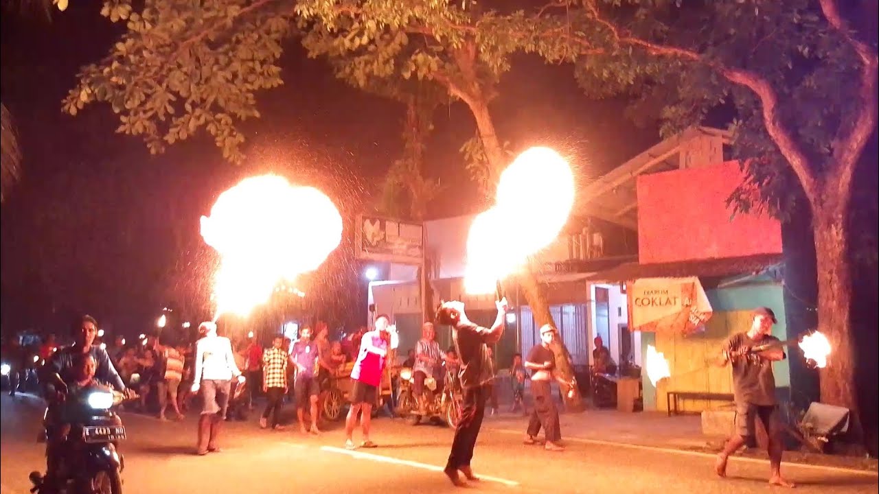 Abid abidan, atraksi main Abid, api sembur, bola api, abid - YouTube