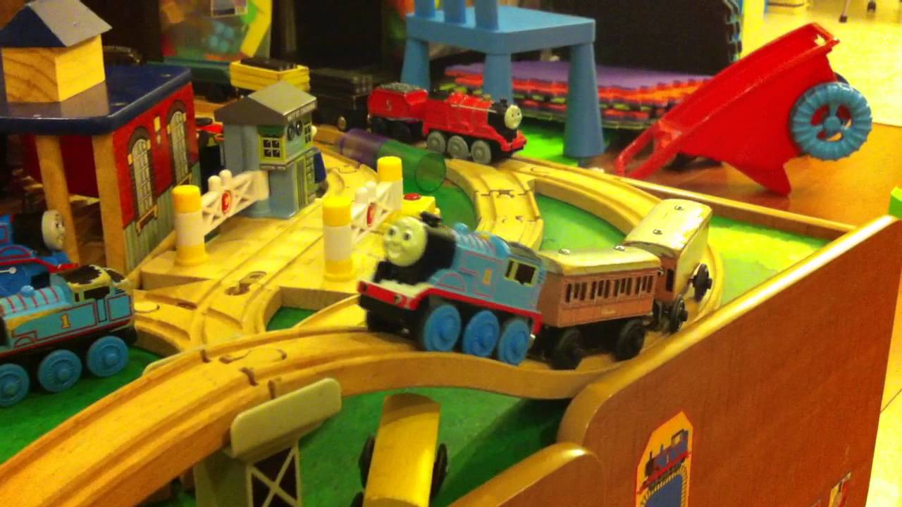 Thomas the Tank Engine Rolling Along - YouTube