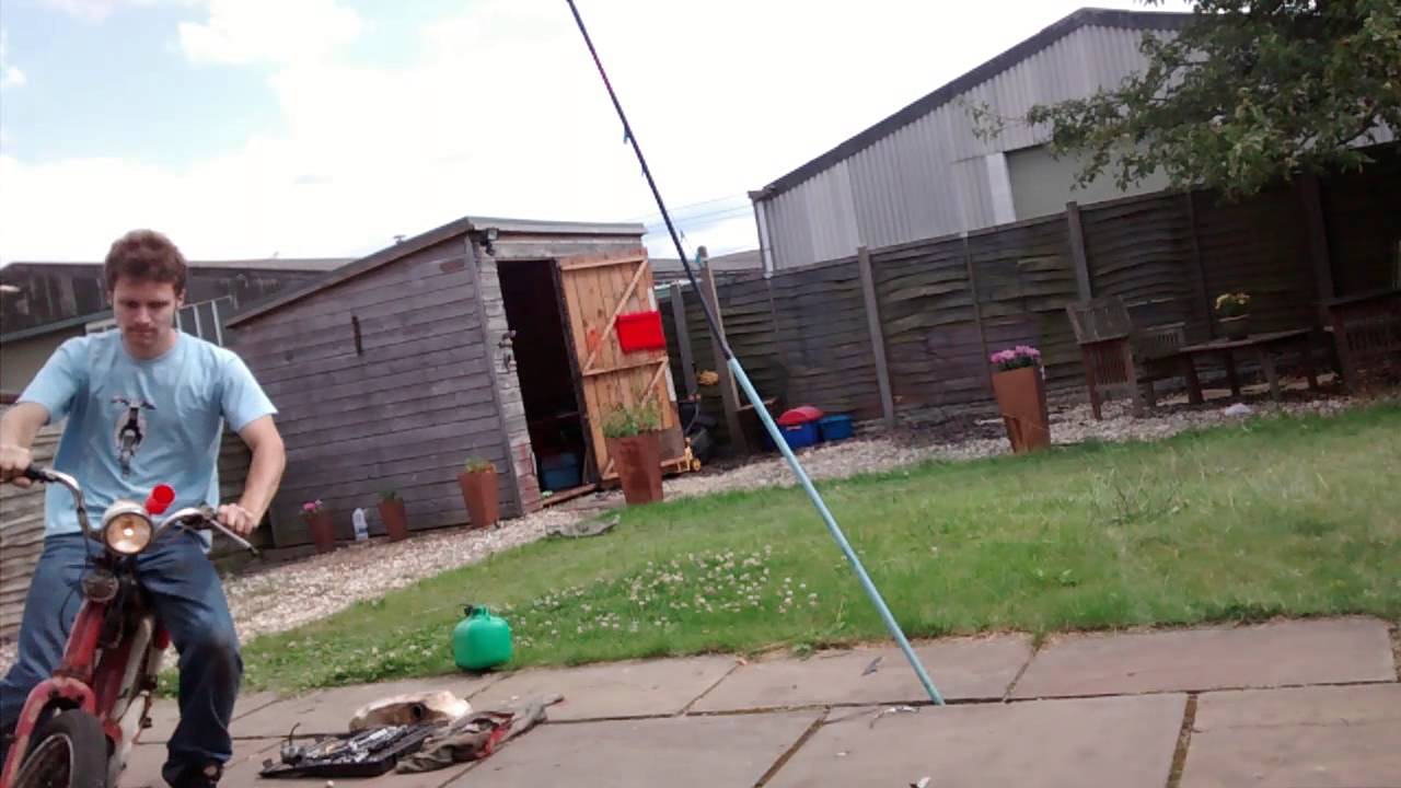 Honda PC50 thrash around the garden! - YouTube