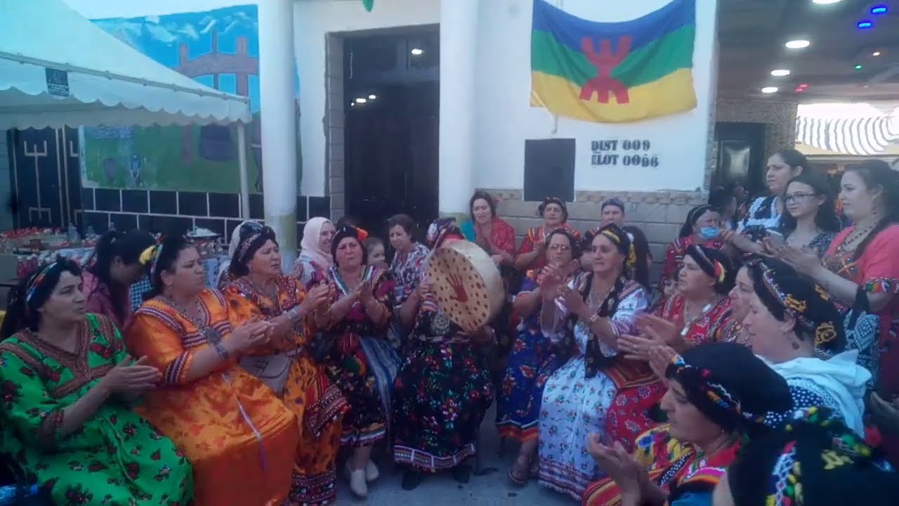 Magnifique Chants Des Femmes Kabyles - YouTube