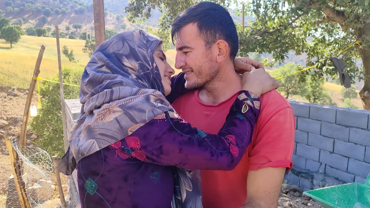 Boundless love: Qabad's great affection for Shokoufeh and her children - YouTube