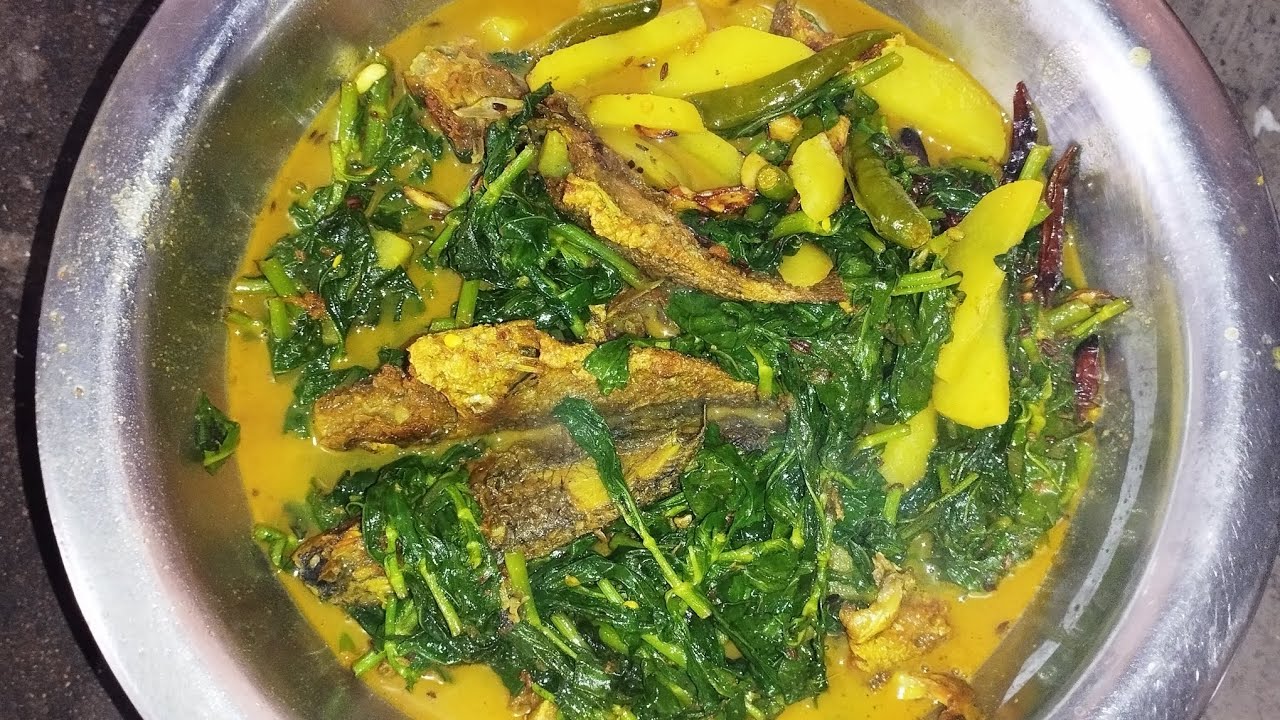 হেলেনচা আর আলু দিয়ে মাছ রাননা | Fish with Buffalo Spinach and Potato ...