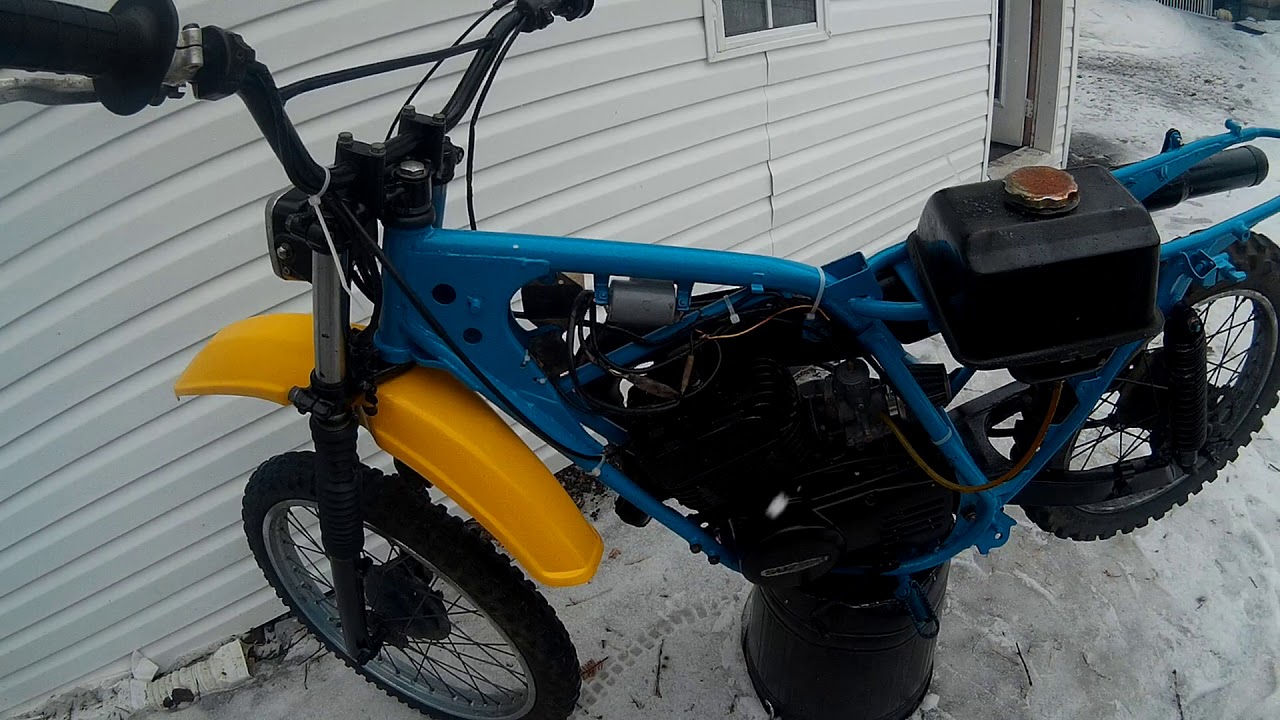 Suzuki Ds185 1981 - YouTube