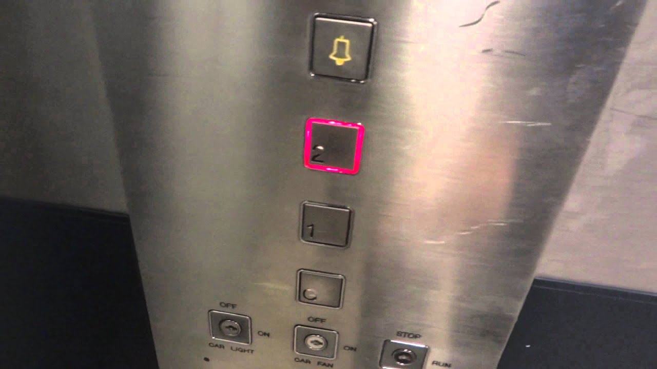 Evans lift at M&S, Romford - YouTube