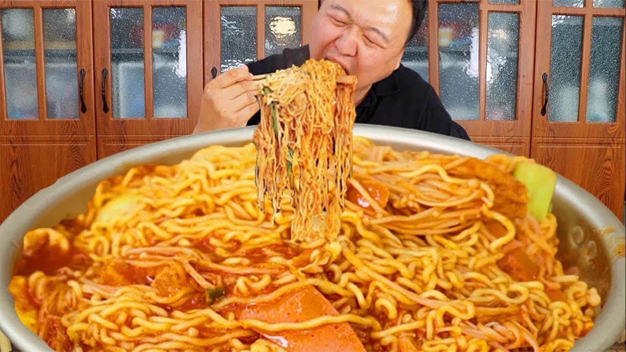 4 large packs of instant noodles, Ah Qiang makes "luxury instant ...