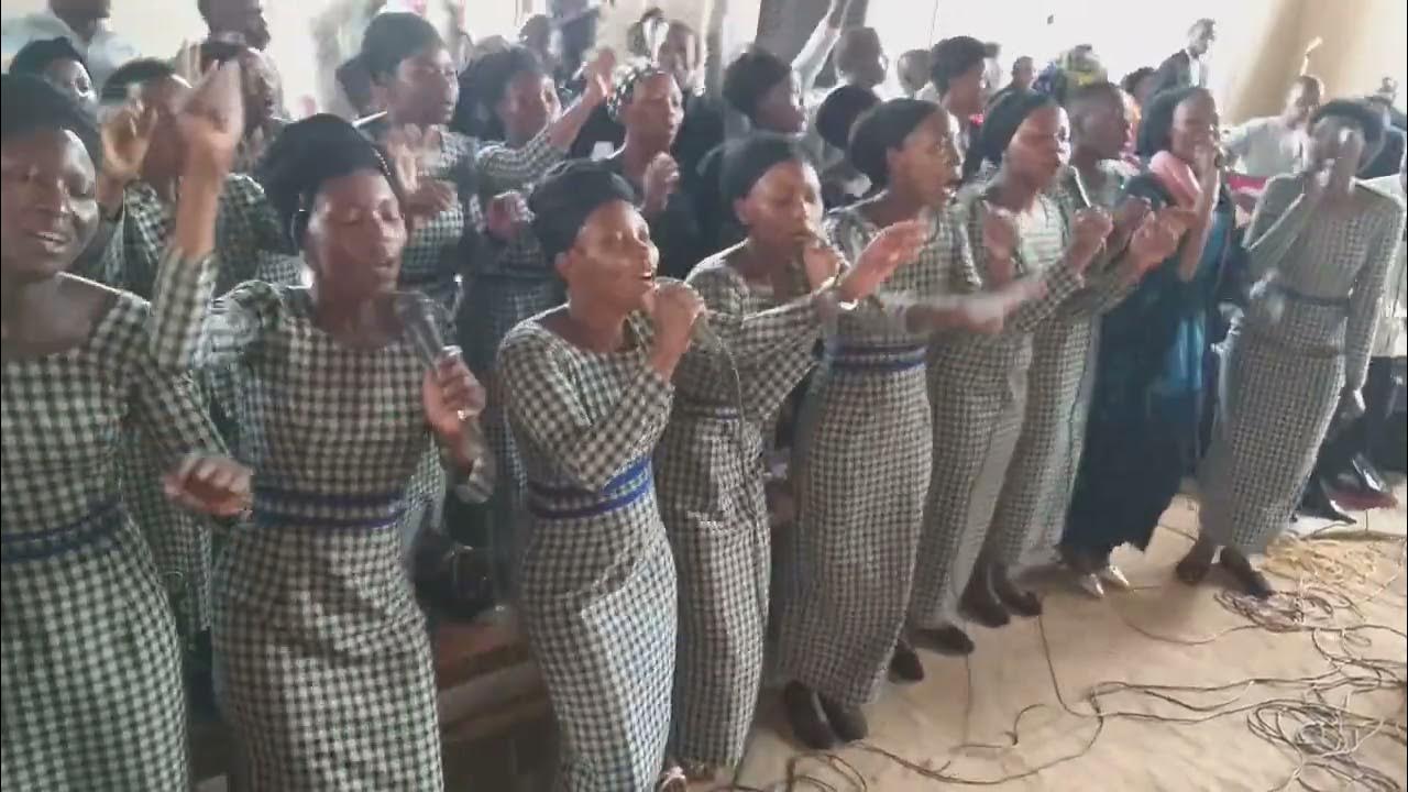 HOLY NATION CHOIR BATI YESU NI UMUGABO KUMUMENYA NTAGIHOMBO/IGITABO CY ...