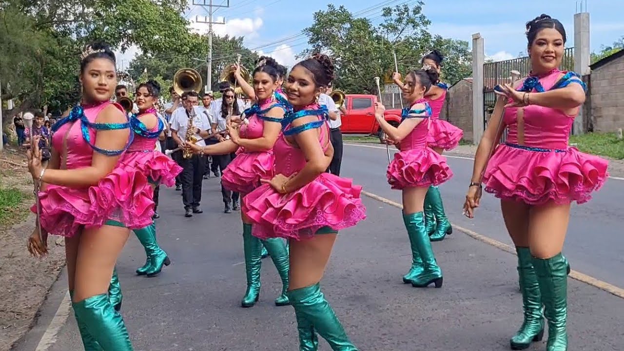 VICTORIA LATIN BAND 💃 Juana La Cubana | Agua Zarca 2024 - YouTube
