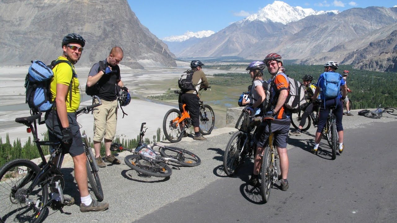 4k video kkh || Gilgit to hunza road Karakorum high Way, jutal main ...