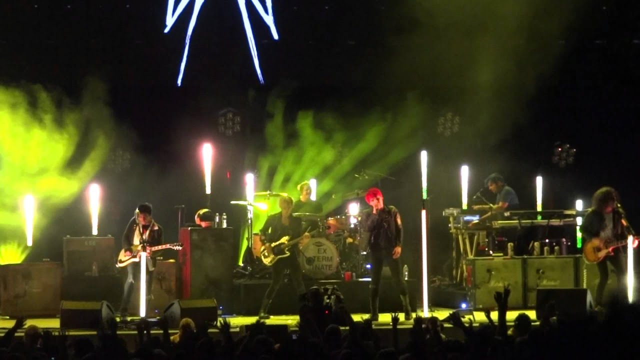 My Chemical Romance - "S/C/A/R/E/C/R/O/W" (Live in San Diego 10-6-11 ...