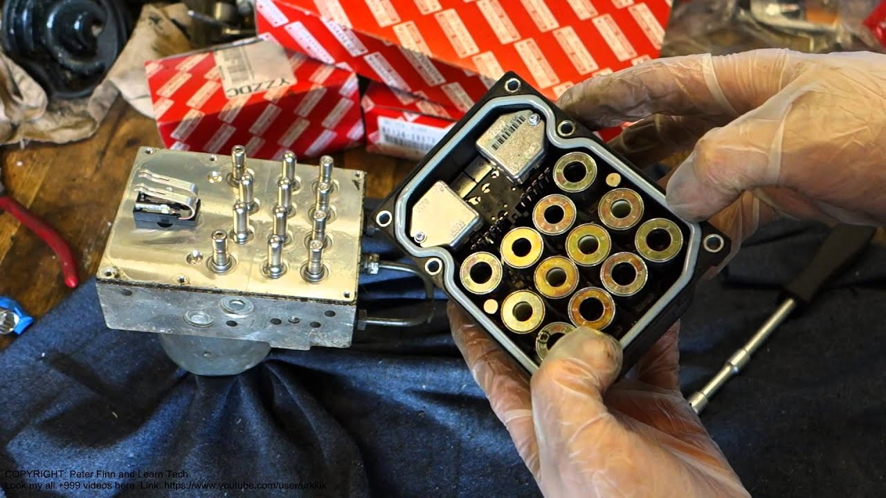 How works ABS central unit in car or truck - YouTube