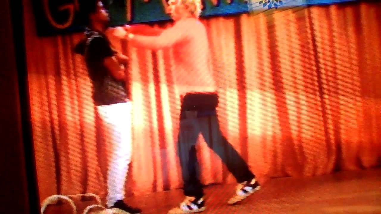 Austin Moon duelo de baile con trek (austin & Ally) - YouTube