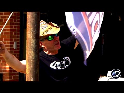 Farmtruck and AZN Show You How Not to Raise a Flag | Street Outlaws
