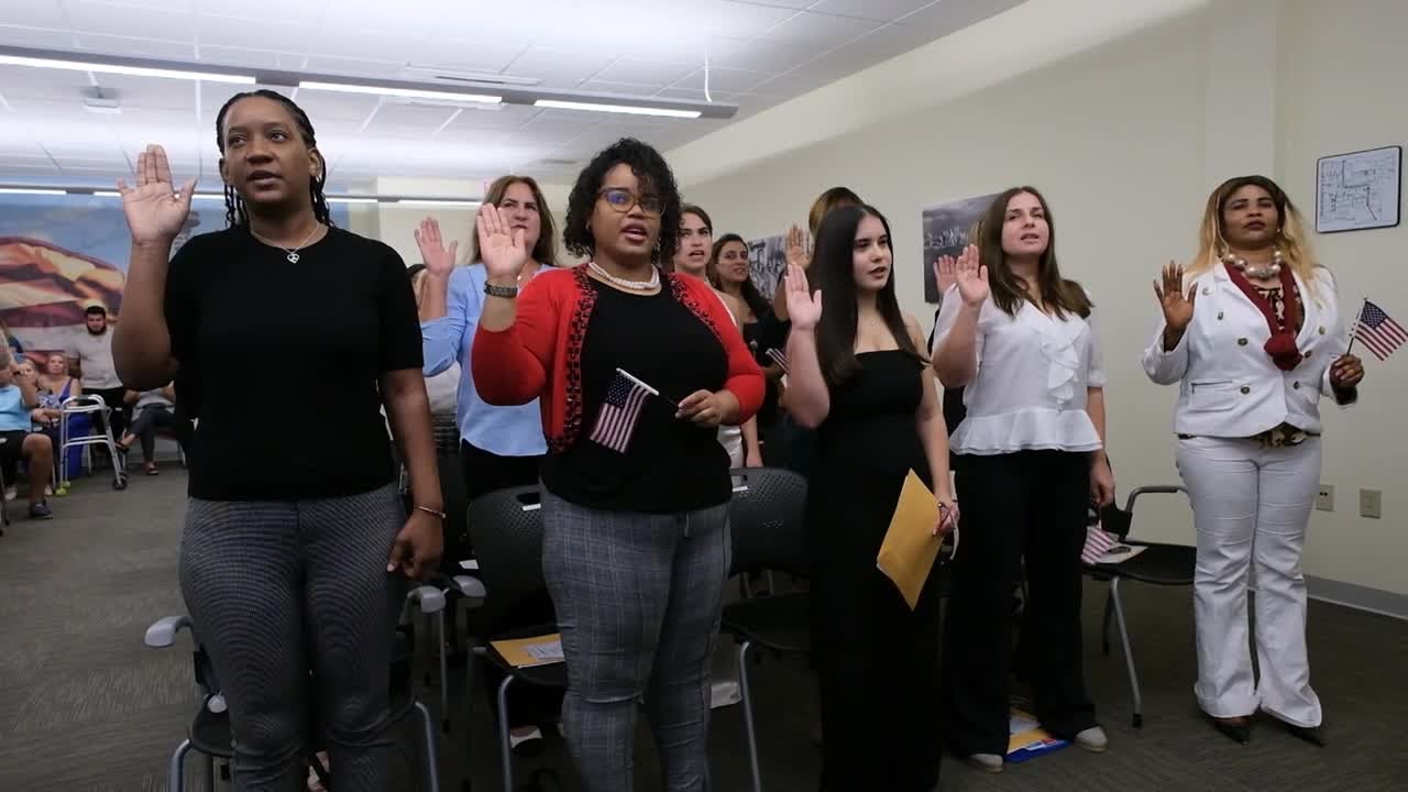 27 women take oath of allegiance and plan to vote - YouTube