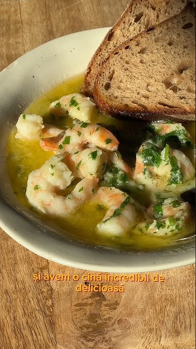 Creveti in sos de unt cu vin si usturoi 🦐🧄🍷 Follow pentru mai multe ...