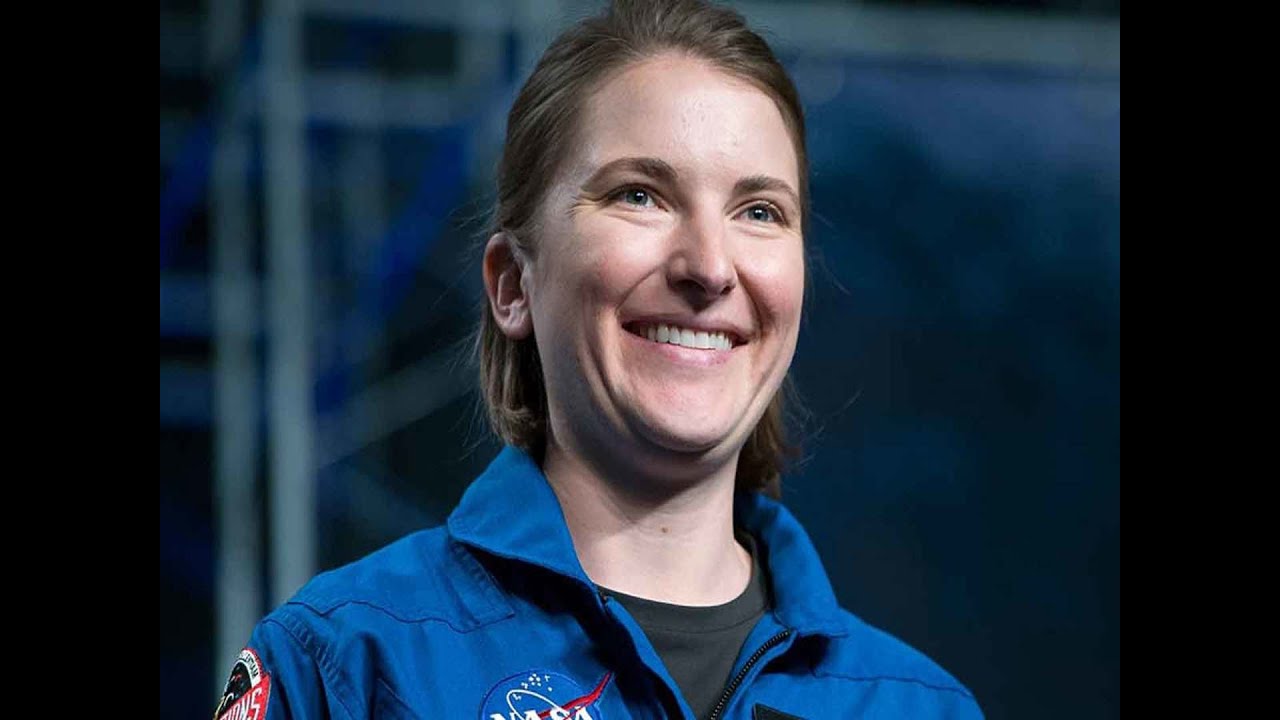 Navy Lt. Kayla Barron Completes Astronaut Training, Sets Her Sights on ...