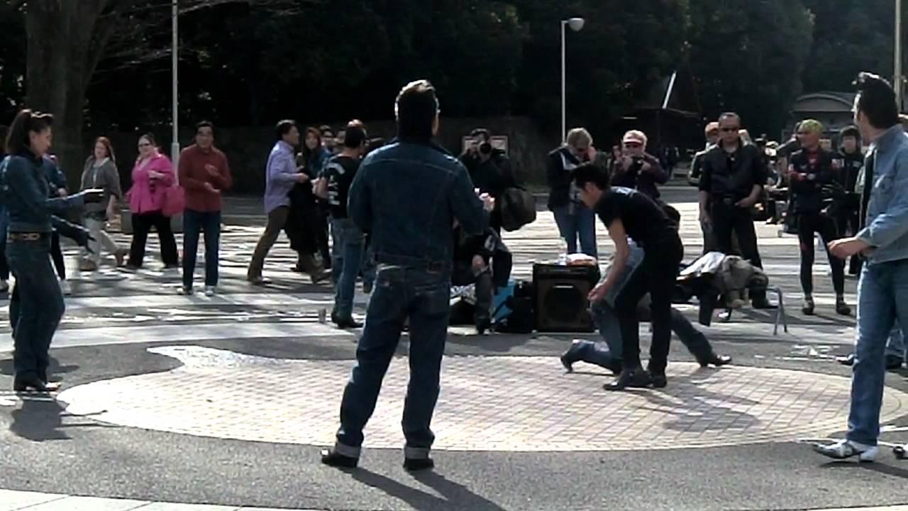 Dancing Japanese Rock'n'Roll Group in Yoyogi Park, Tokyo - YouTube