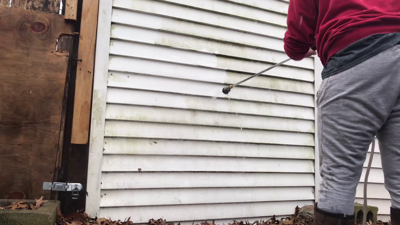 Satisfying power wash vinyl fencing - YouTube