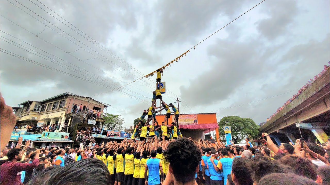 तलासरीत दही हंडी Talasari Dahi handi Full Public Dance - YouTube