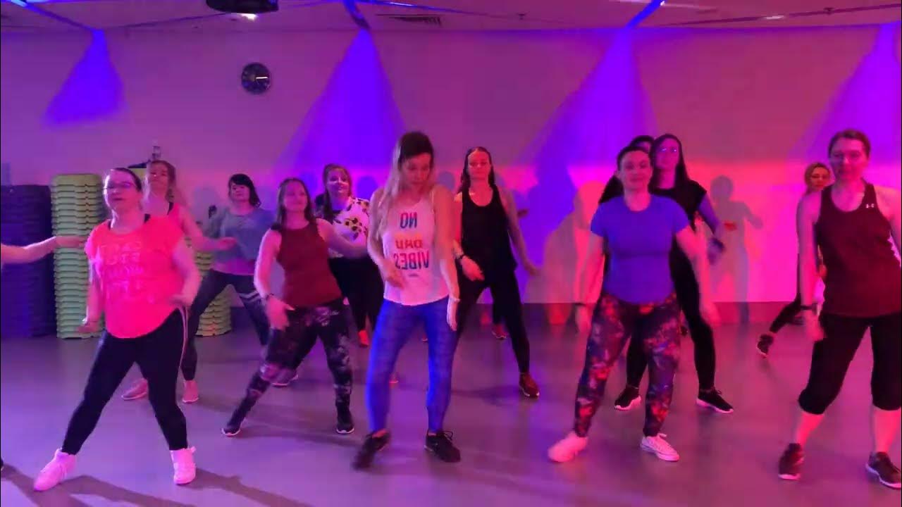 Zumba® - Carlos Vives, Mau y Ricky, Lucy Vives - Besos en Cualquier ...