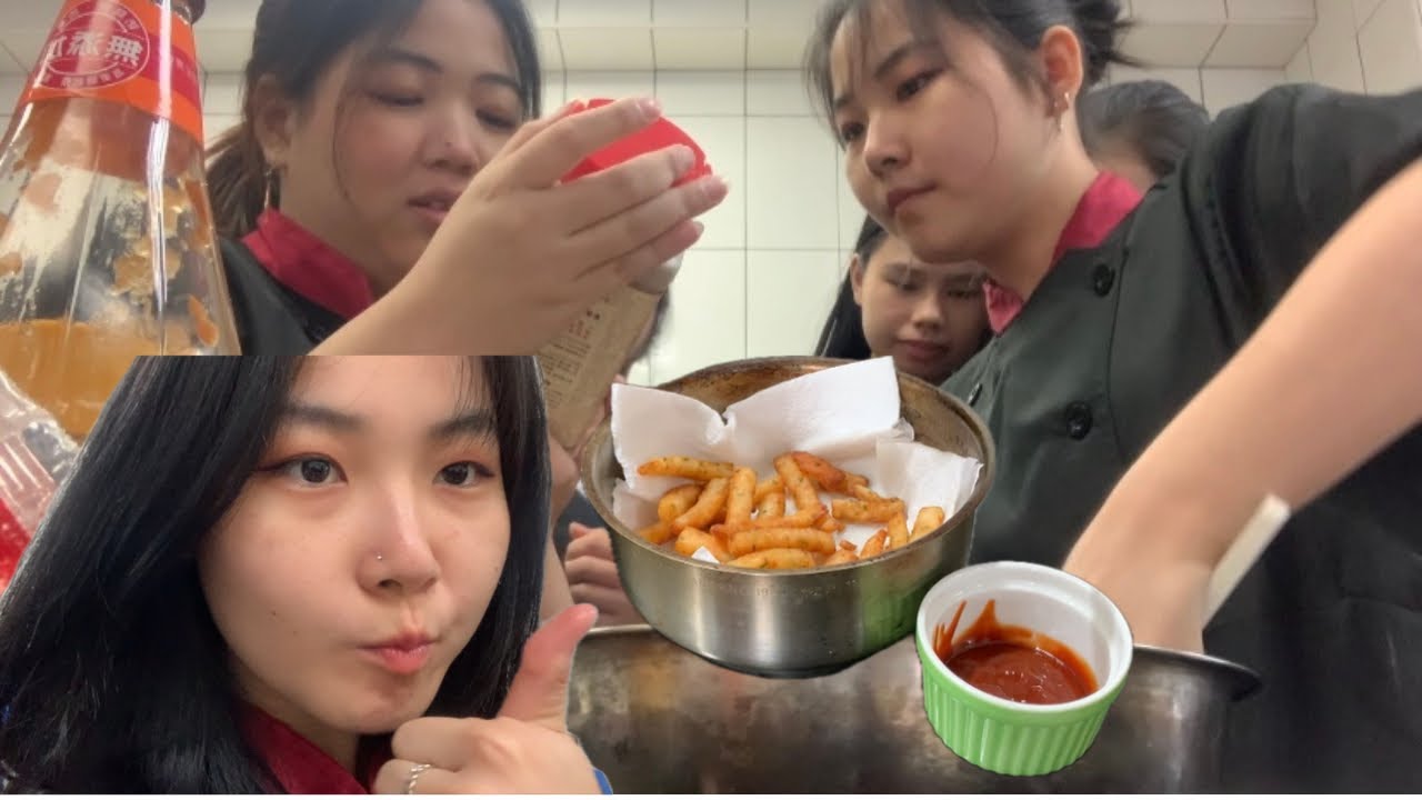 Nini Vlog | We are learning to cook french fries that mixed with carrot - YouTube