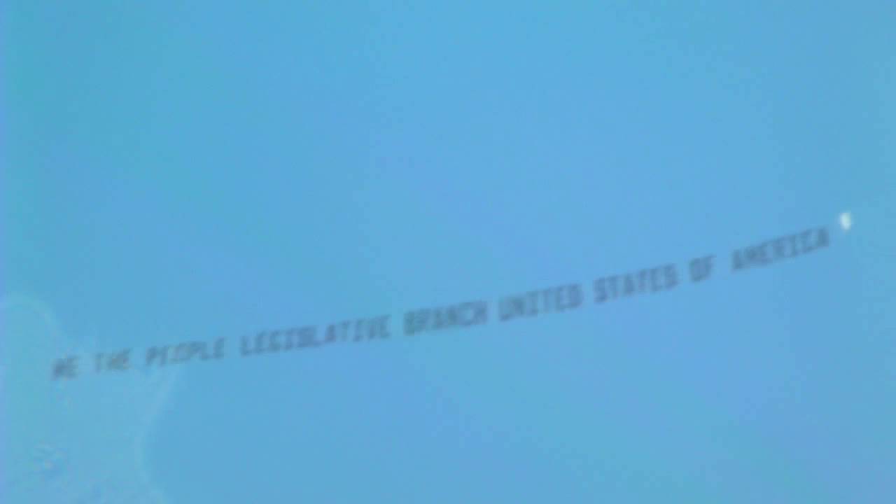 Three Plane Banners flying in New Years 1/1/14 - YouTube