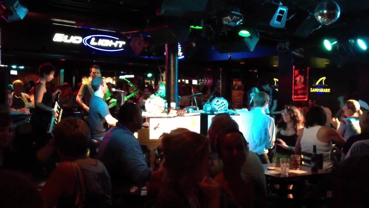 Howl at the Moon - Sweet Home Chicago - YouTube