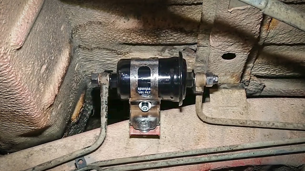 48 Changing Suzuki Samurai Fuel Filter - YouTube