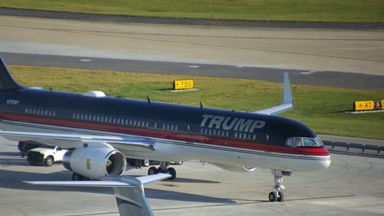 Trump lands in Atlanta ahead of Cobb County campaign event - YouTube