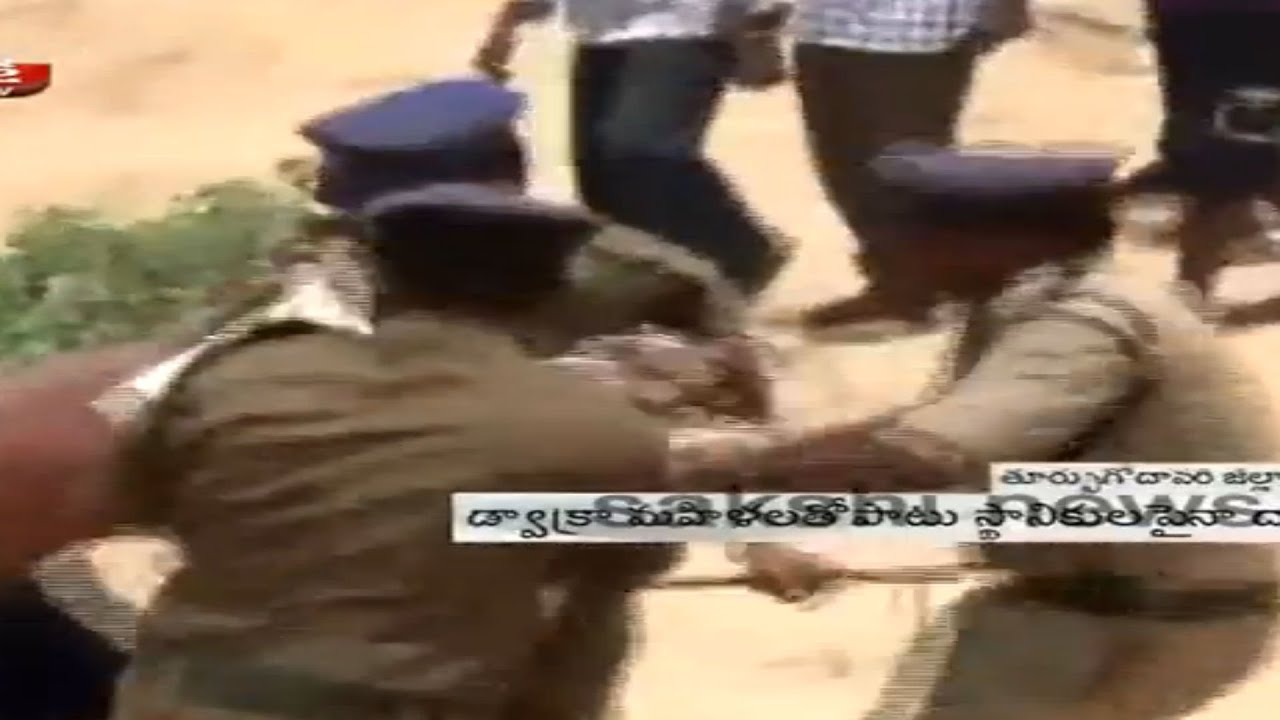 Police lathicharge On DWAKRA Women at Korumilli in East Godavari - YouTube